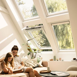 VELUX Strešna okna, senčila, svetlobniki in okna s kupolo za ravno streho